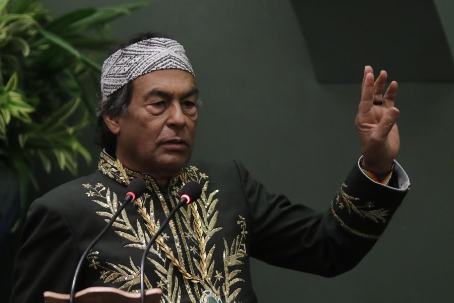 Aílton Krenak toma posse como primeiro indígena na Academia Brasileira de Letras - Correio da ...