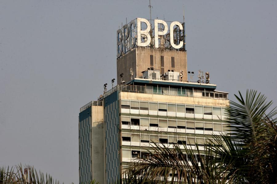 Maior banco estatal angolano prevê dispensa de 2.000 pessoas - Correio ...