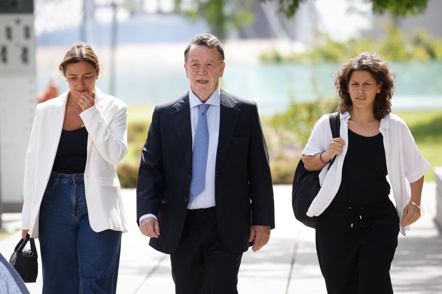 Manuel Pinho condenado a 10 anos de prisão e Salgado a seis anos e três ...