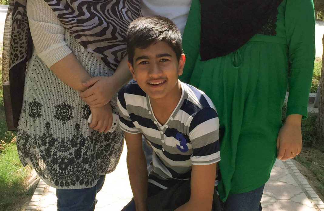 JOVEM DE 14 ANOS REFUGIADO NÃO CONSEGUE TRAZER OS PAIS PARA O CANADÁ ...