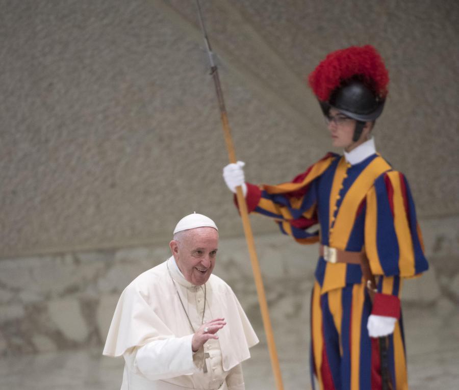 PAPA ACONSELHA CATÓLICOS A REJEITAR CULTO DE ÍDOLOS - Correio da Manhã ...