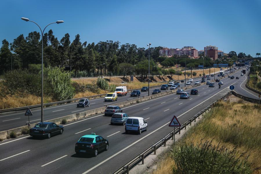 COLISÃO ENTRE DOIS LIGEIROS CONDICIONA TRÂNSITO NO IC19 NA AMADORA ...