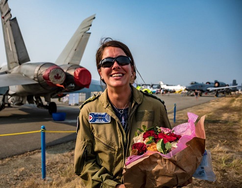 CAPITÃ JENNIFER CASEY LEMBRADA POR TODO O CANADÁ - Correio da Manhã Canadá