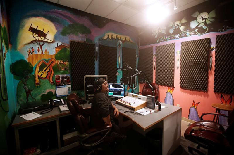 Rádio indígena: NCI FM comemora 50 anos de vida - Correio da Manhã Canadá